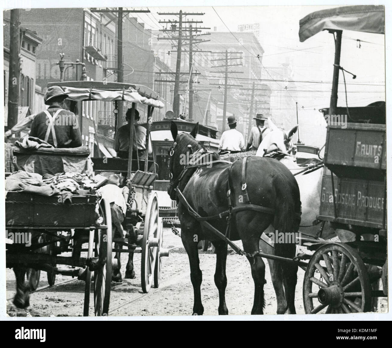 Horse drawn wagon 1800s hi-res stock photography and images - Alamy
