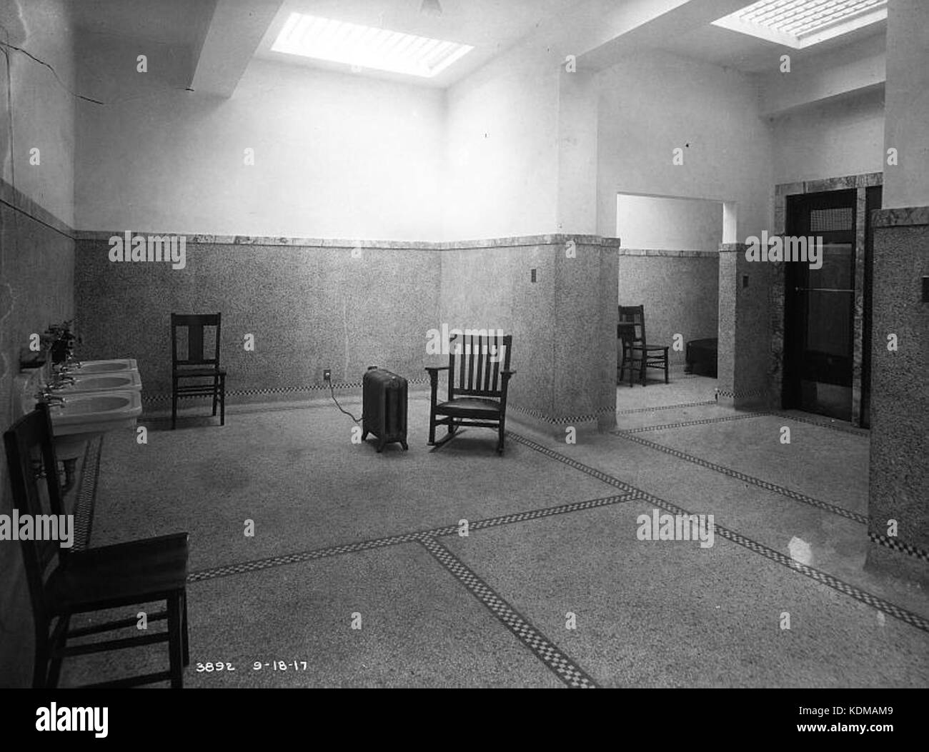 Comfort stations hi-res stock photography and images - Alamy