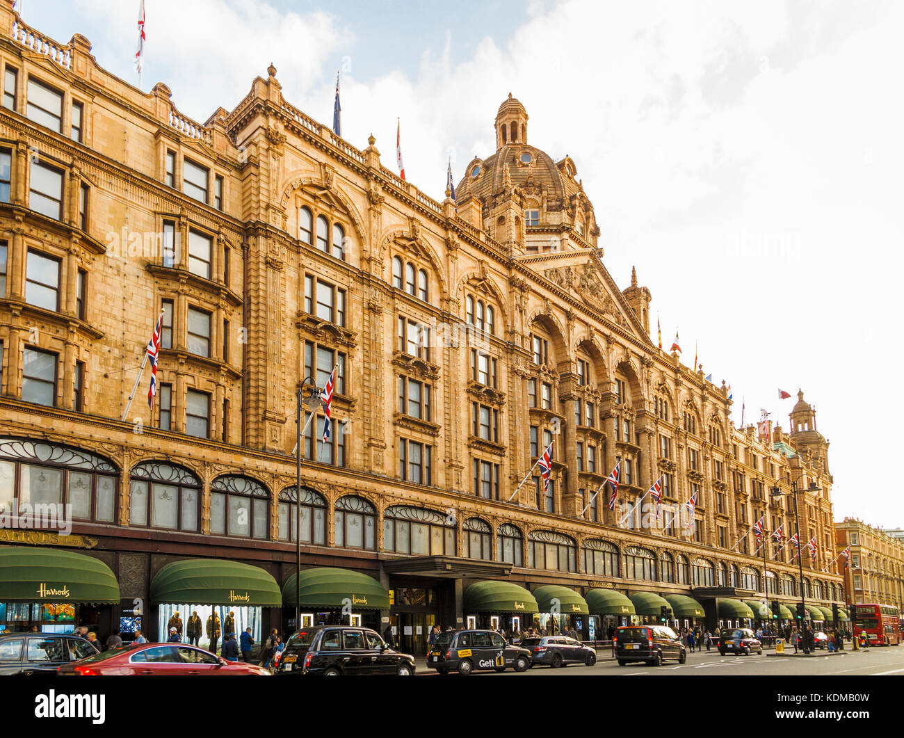 Harrods Department Store Knightsbridge London Stock Photos & Harrods ...