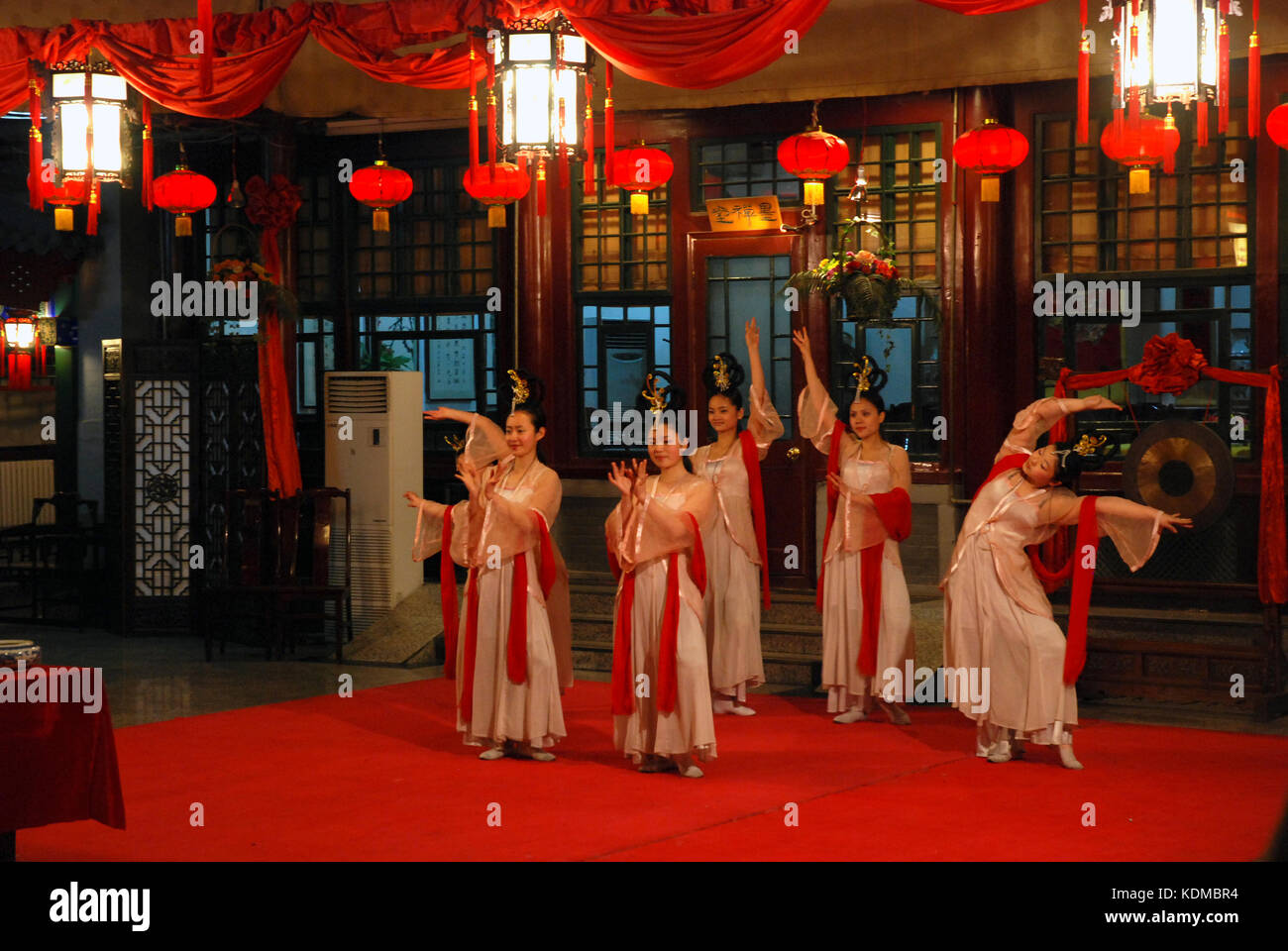 Chinese dance performance in a restaurant, Beijing, China Stock Photo ...
