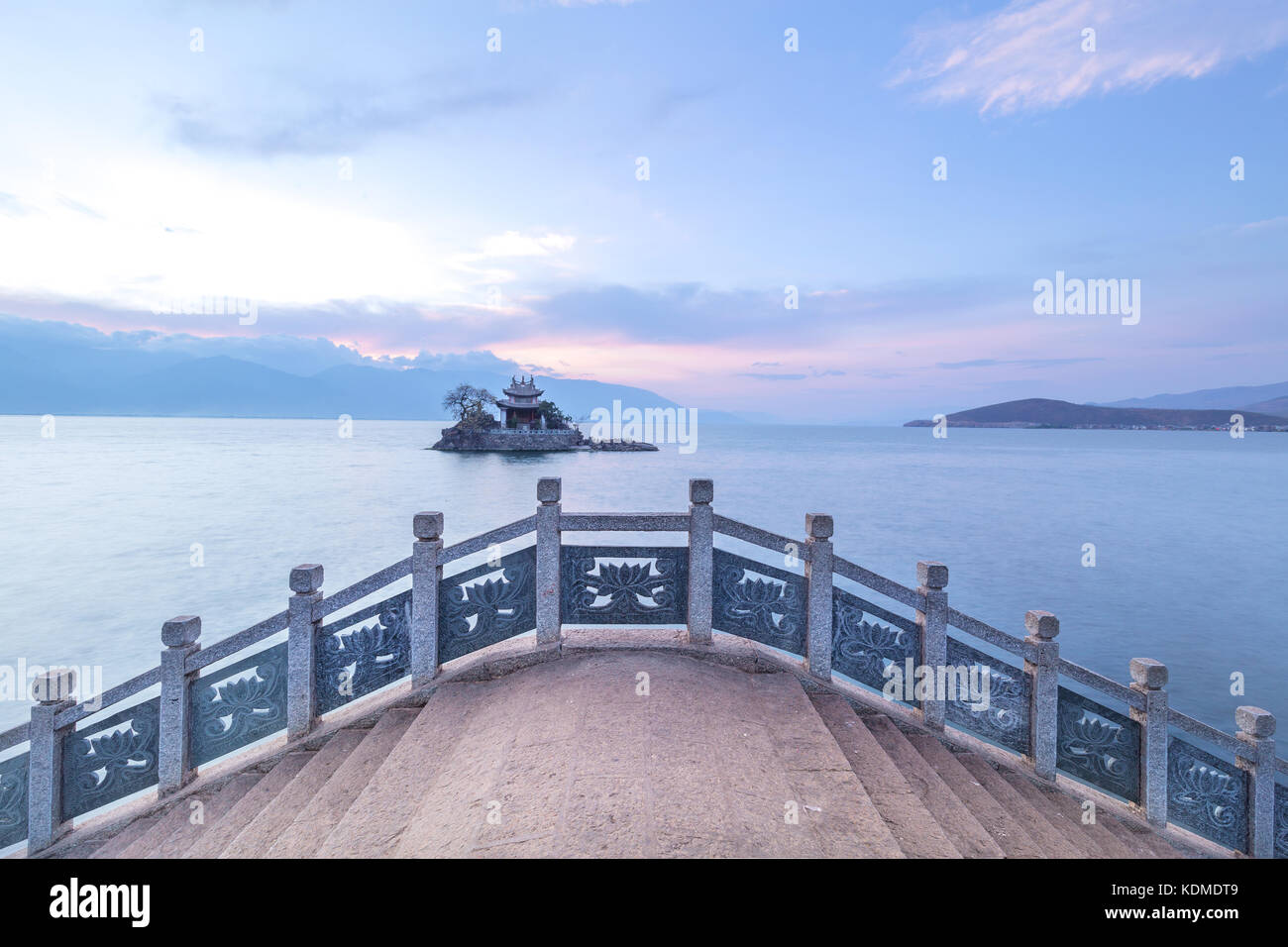 Chinese old bridge hi-res stock photography and images - Alamy