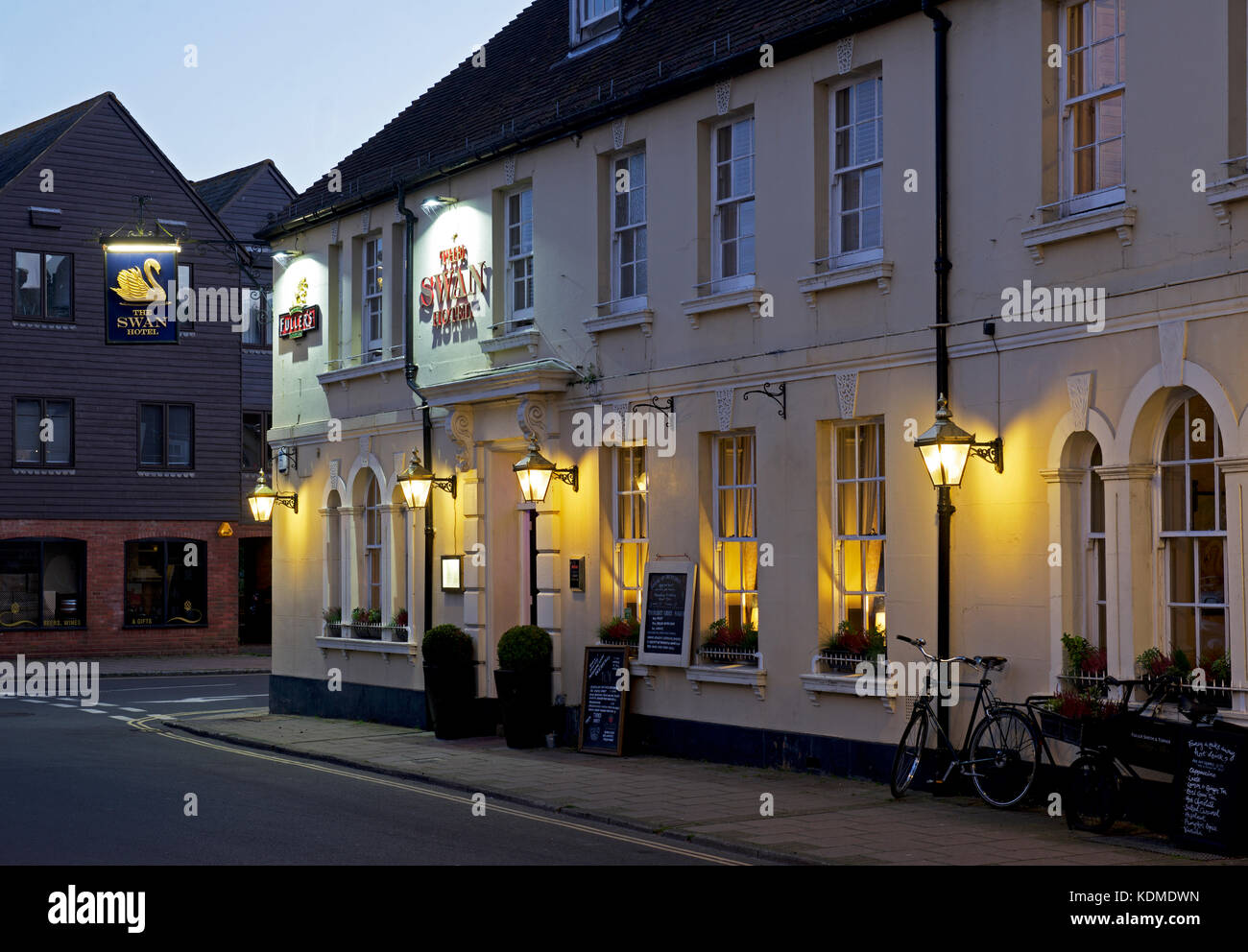 The swan arundel hi-res stock photography and images - Alamy
