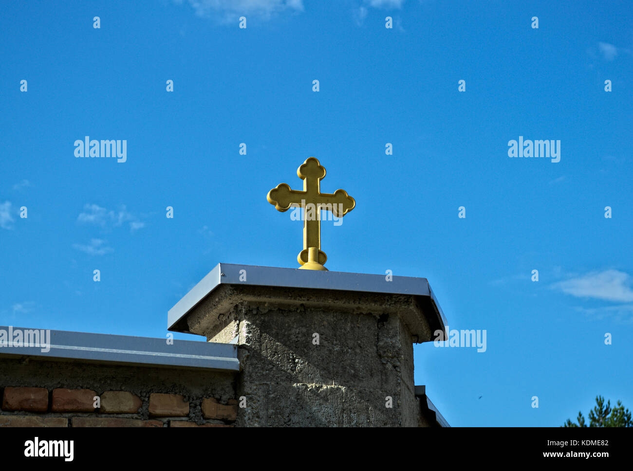 Christian cross on fence hi-res stock photography and images - Alamy
