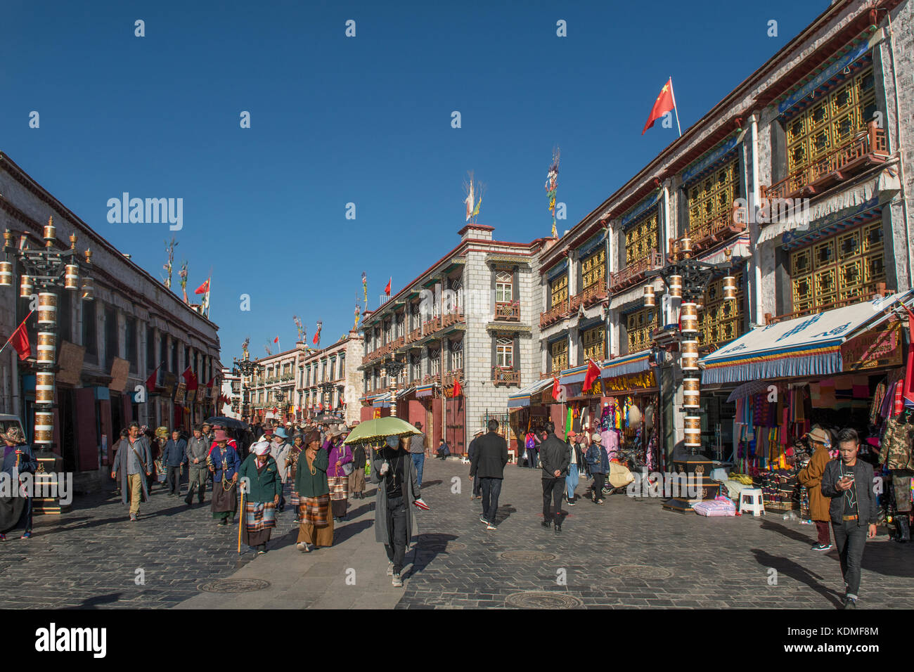 Traditional tibetan buildings hi-res stock photography and images - Alamy