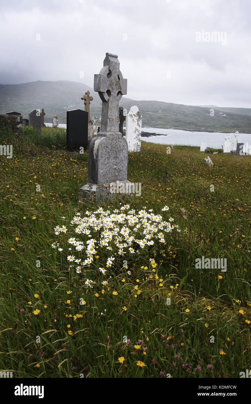 Graves graveyard headstones hi-res stock photography and images - Alamy