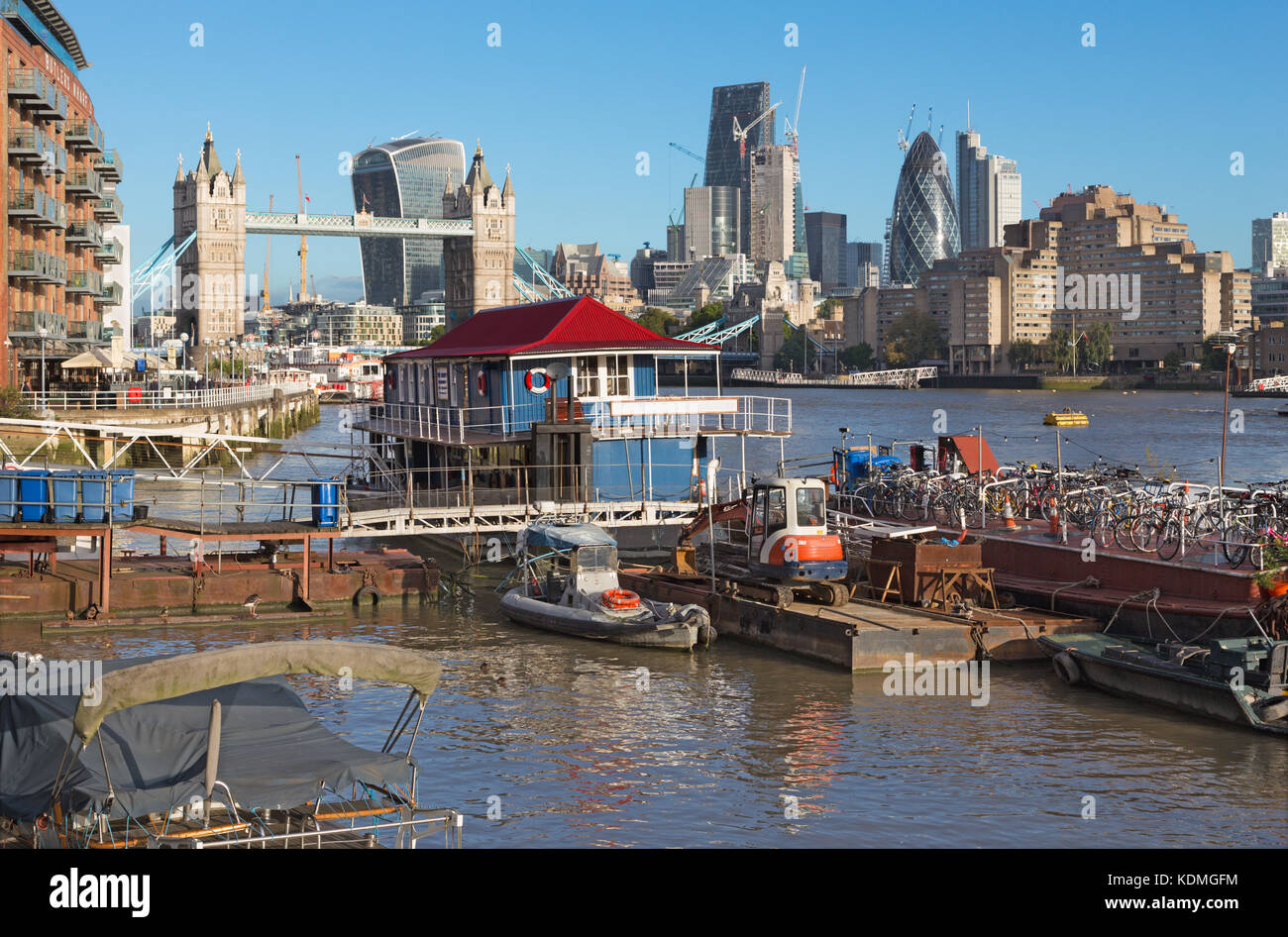 London - The Tower Bride, ships and skyscrapers in the morning Stock ...