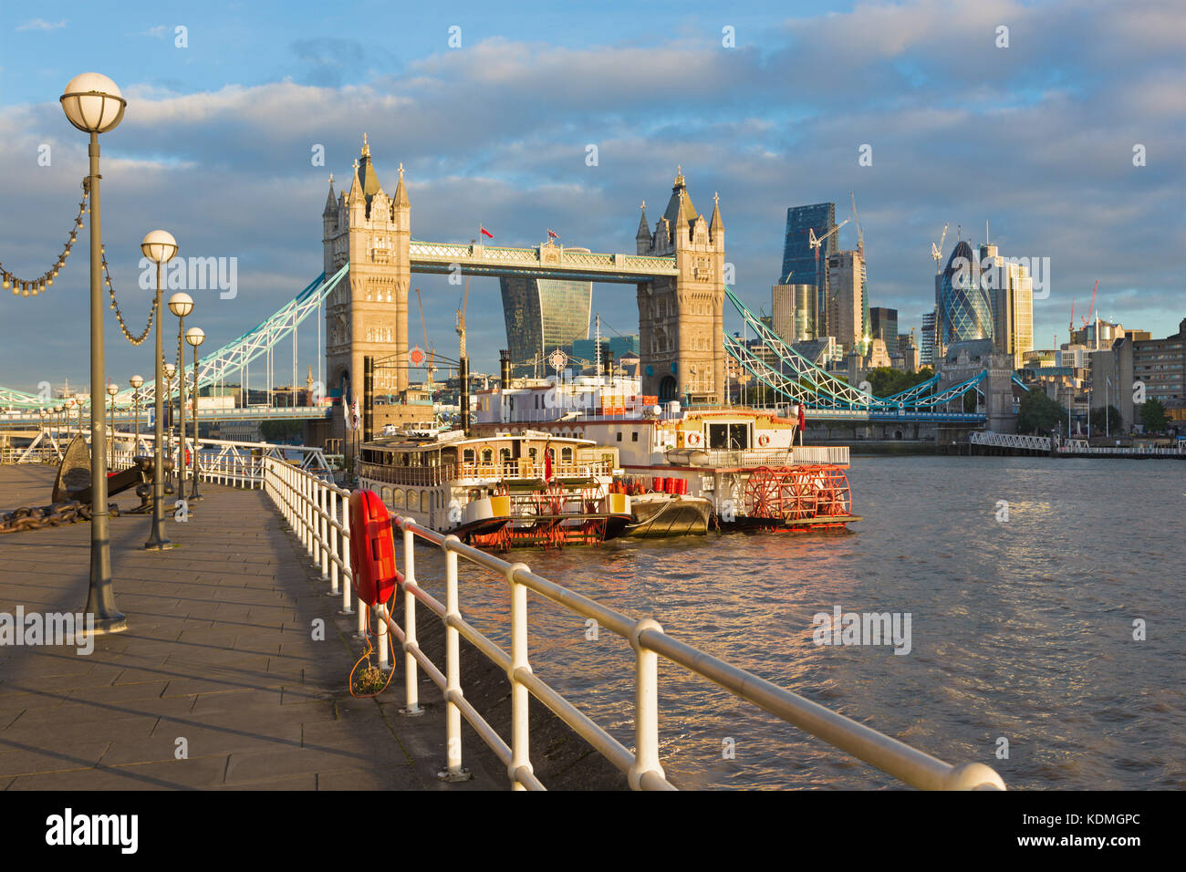 London - The Tower Bride, promenade with the ships and skyscrapers in ...