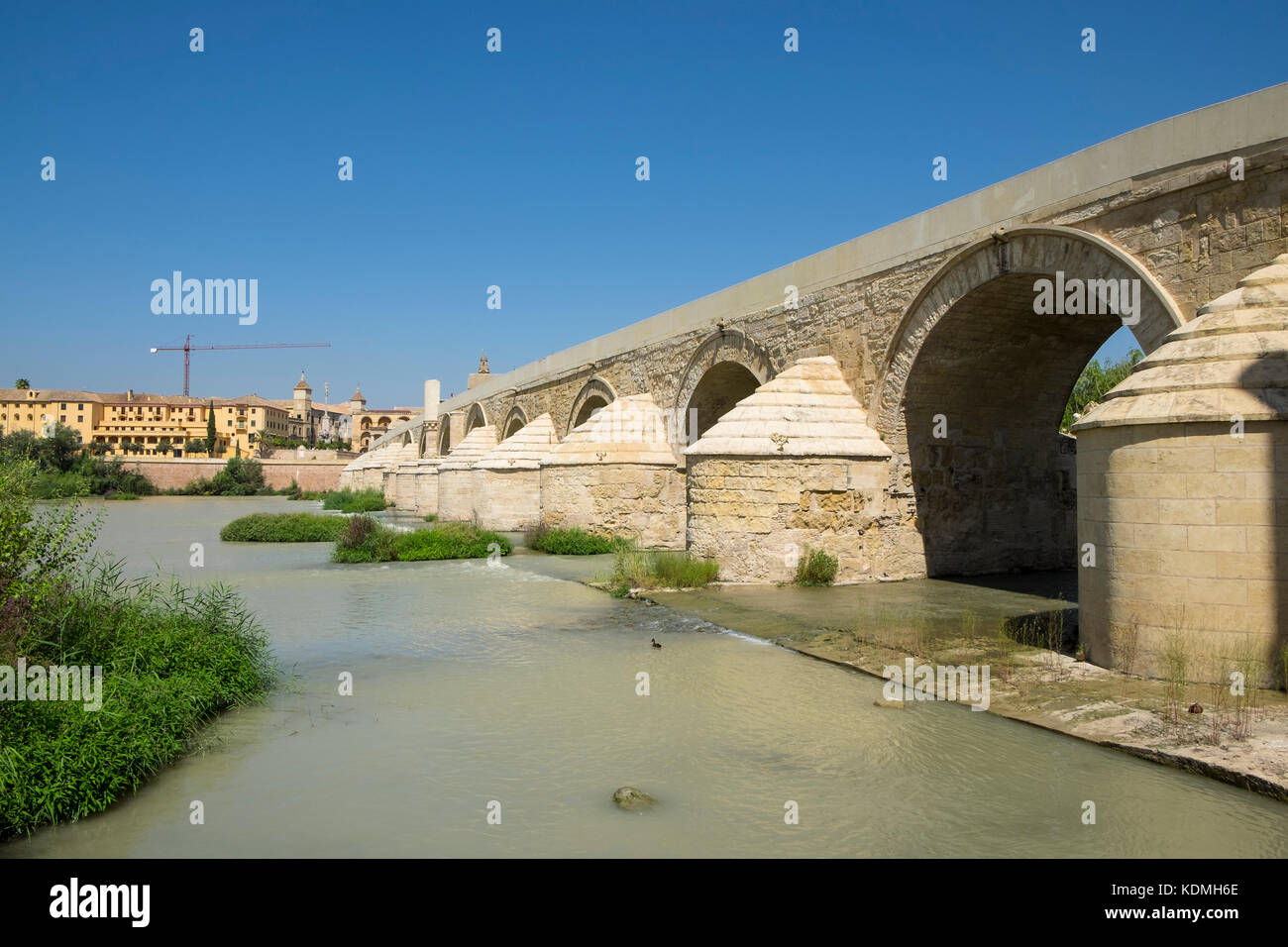 Puente Romano (bridge) spanning the Rio Guadalquivir (river), Mezquita ...