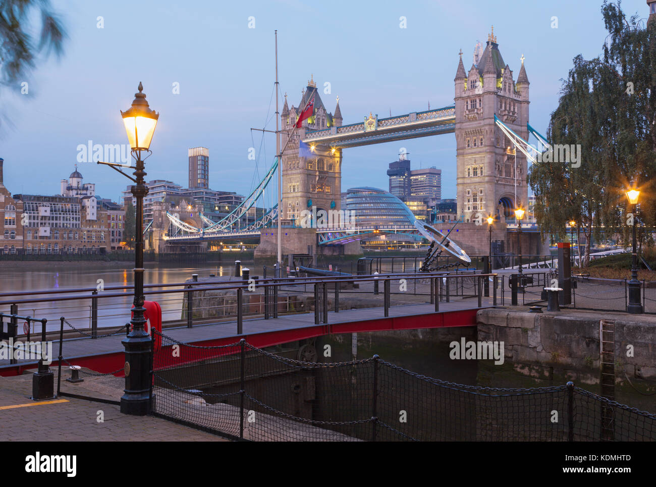 Thames architecture hi-res stock photography and images - Alamy