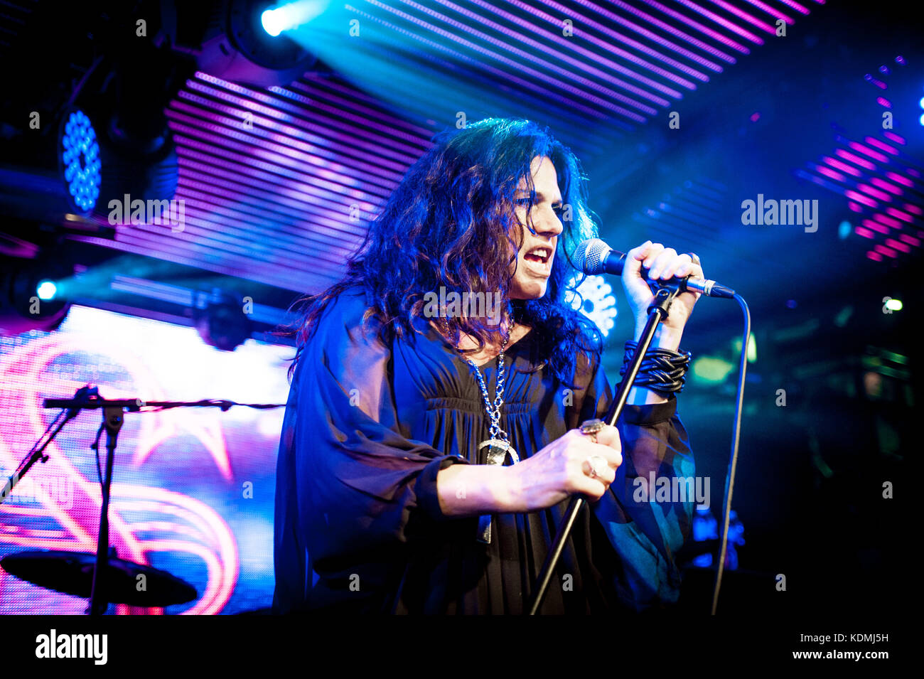Sari schorr vocals hi-res stock photography and images - Alamy