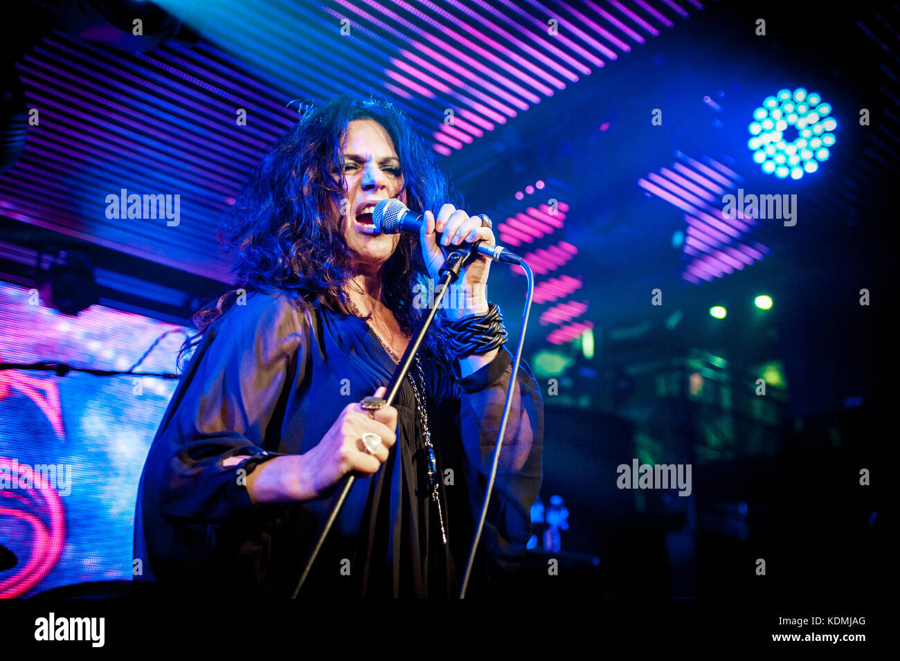 US Blues Singer Sari Schorr live in London Stock Photo - Alamy