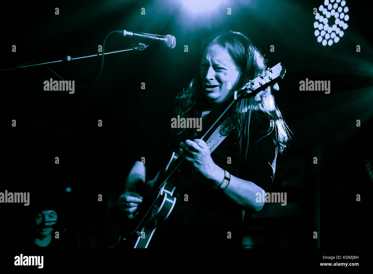 Sari schorr vocals hi-res stock photography and images - Alamy