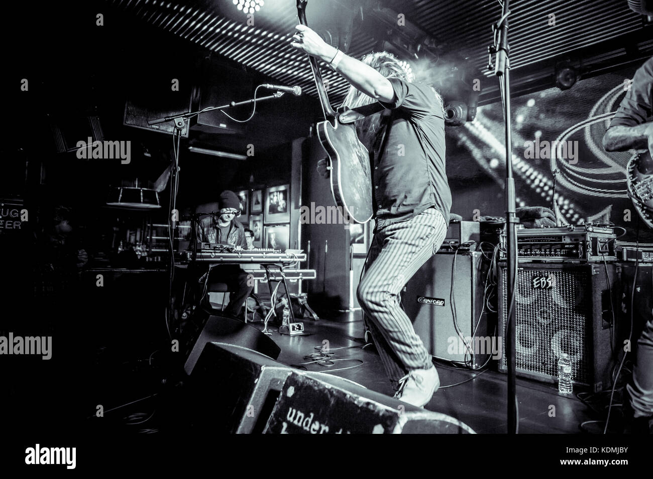 Sari schorr vocals hi-res stock photography and images - Alamy