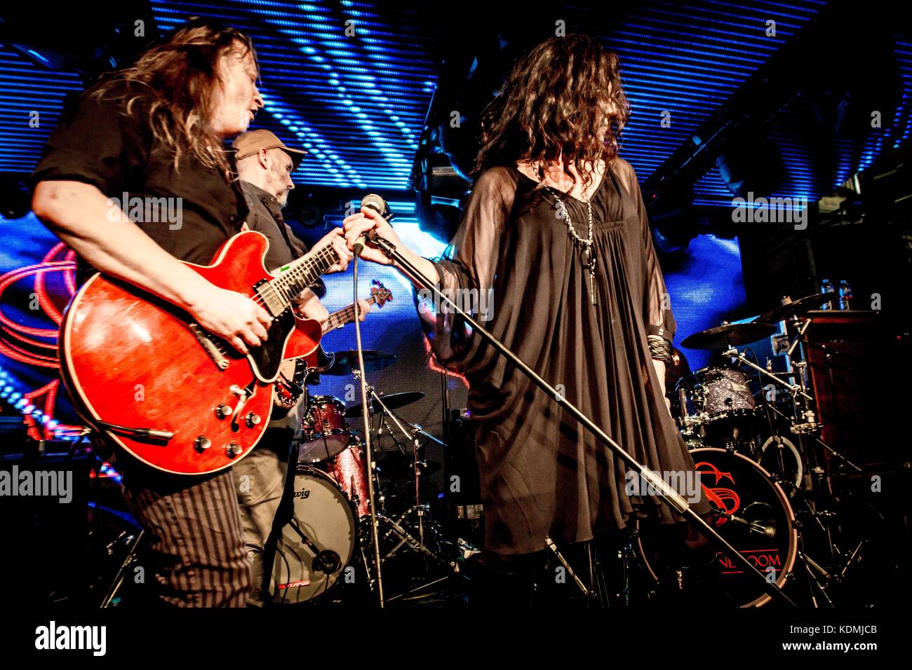 Sari schorr vocals hi-res stock photography and images - Alamy