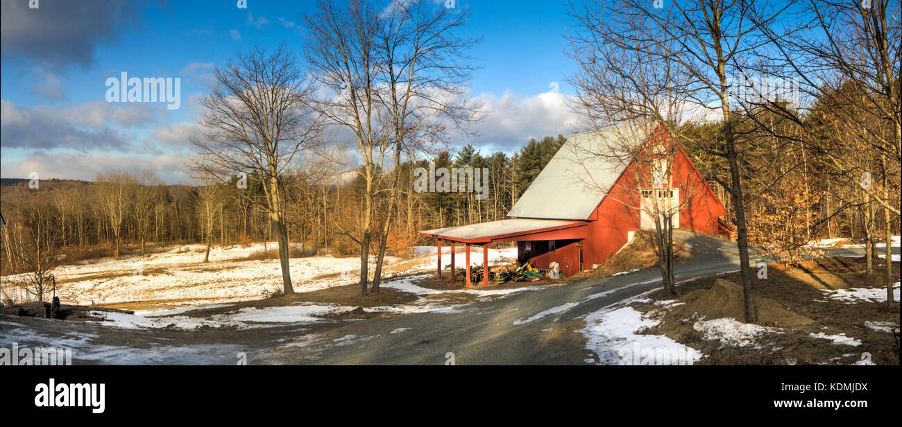 Red horse barn in winter with snow on the ground in Hartland, VT, USA ...