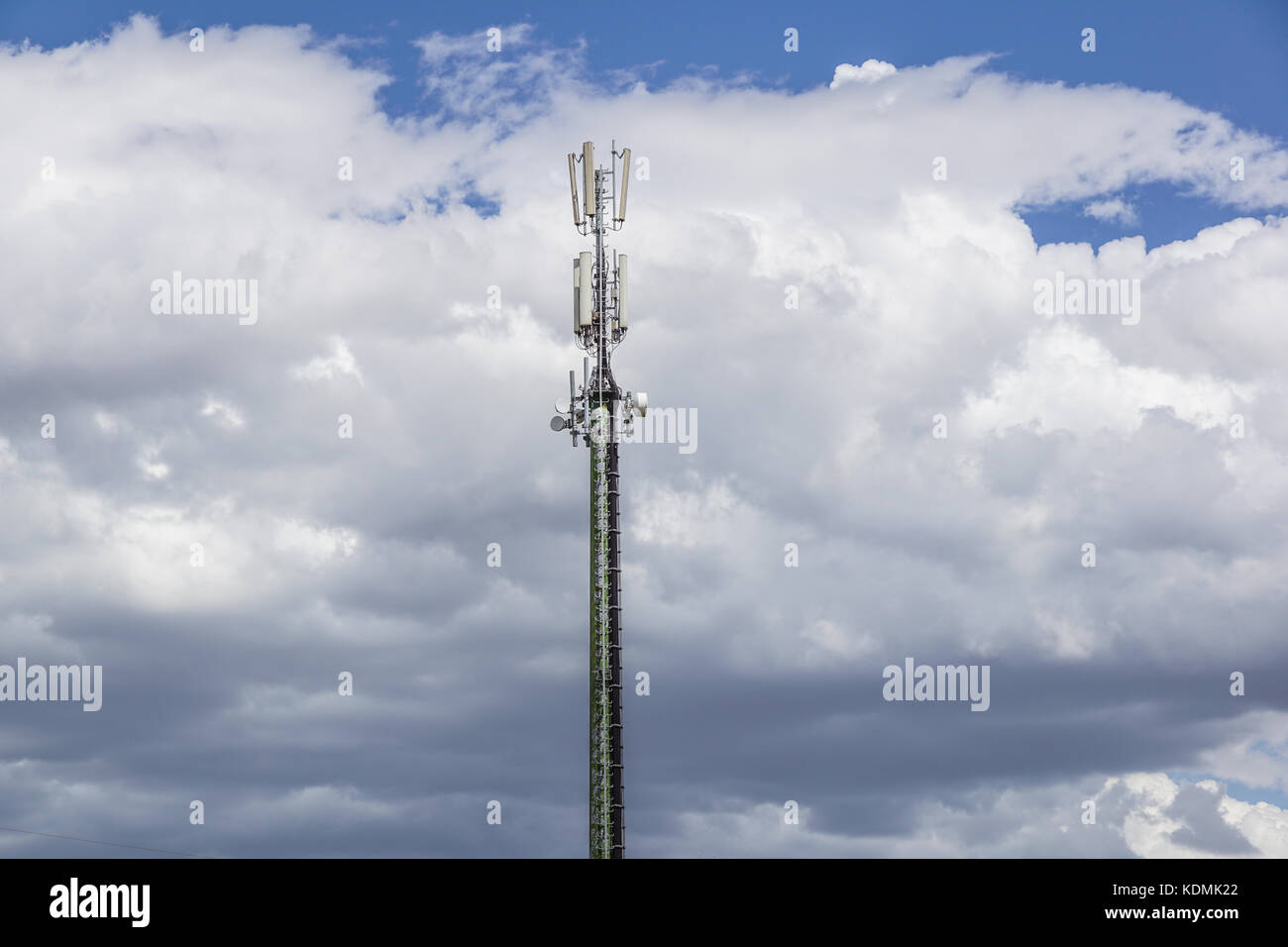 Wireless communication antenna pole hi-res stock photography and images ...