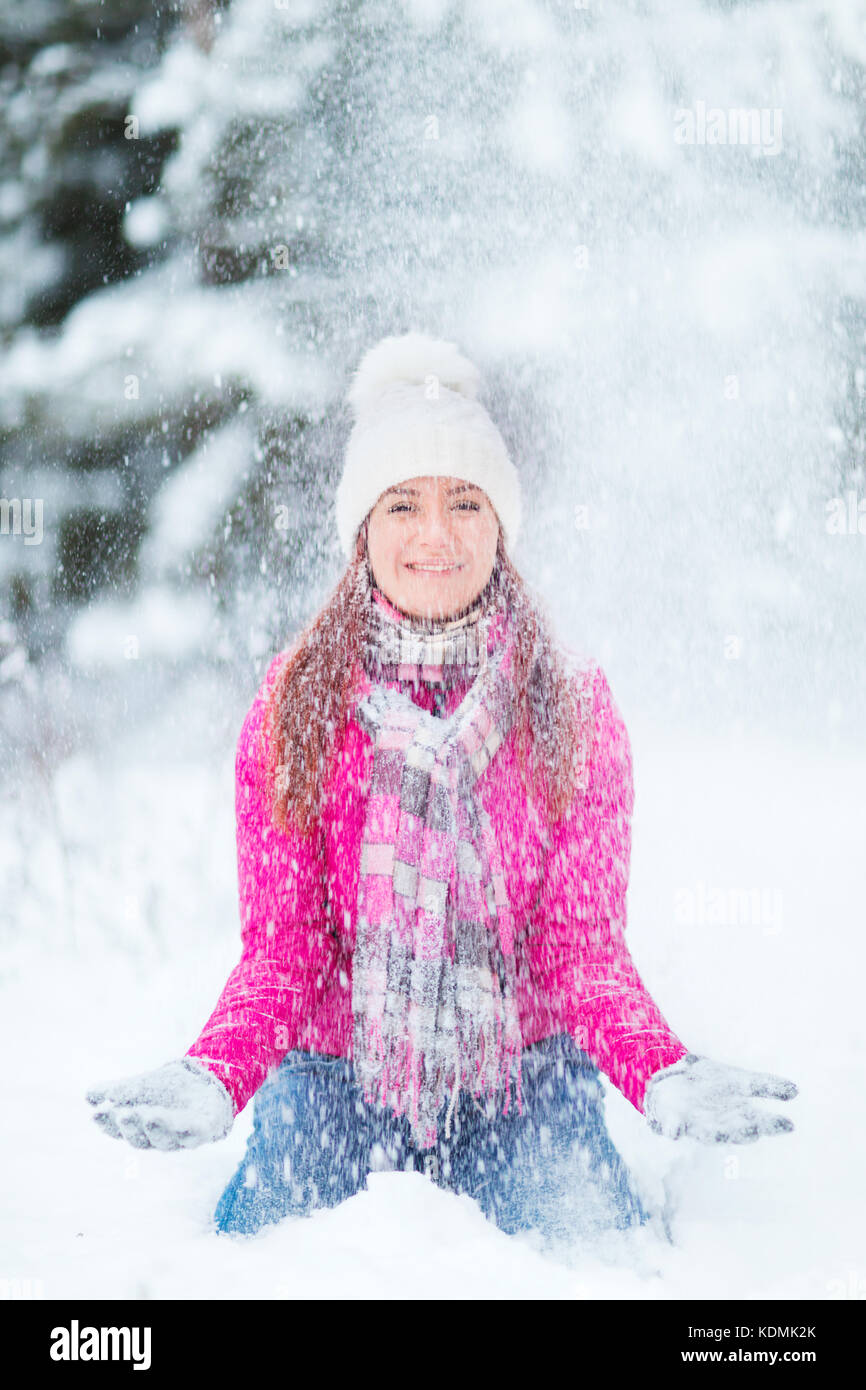 Women in the snow hi-res stock photography and images - Alamy