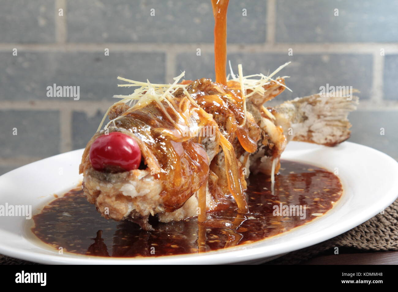 deep fried fish Stock Photo - Alamy