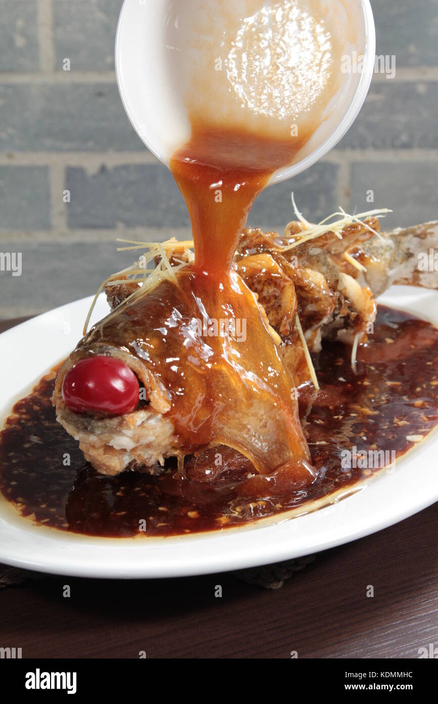 deep fried fish Stock Photo - Alamy