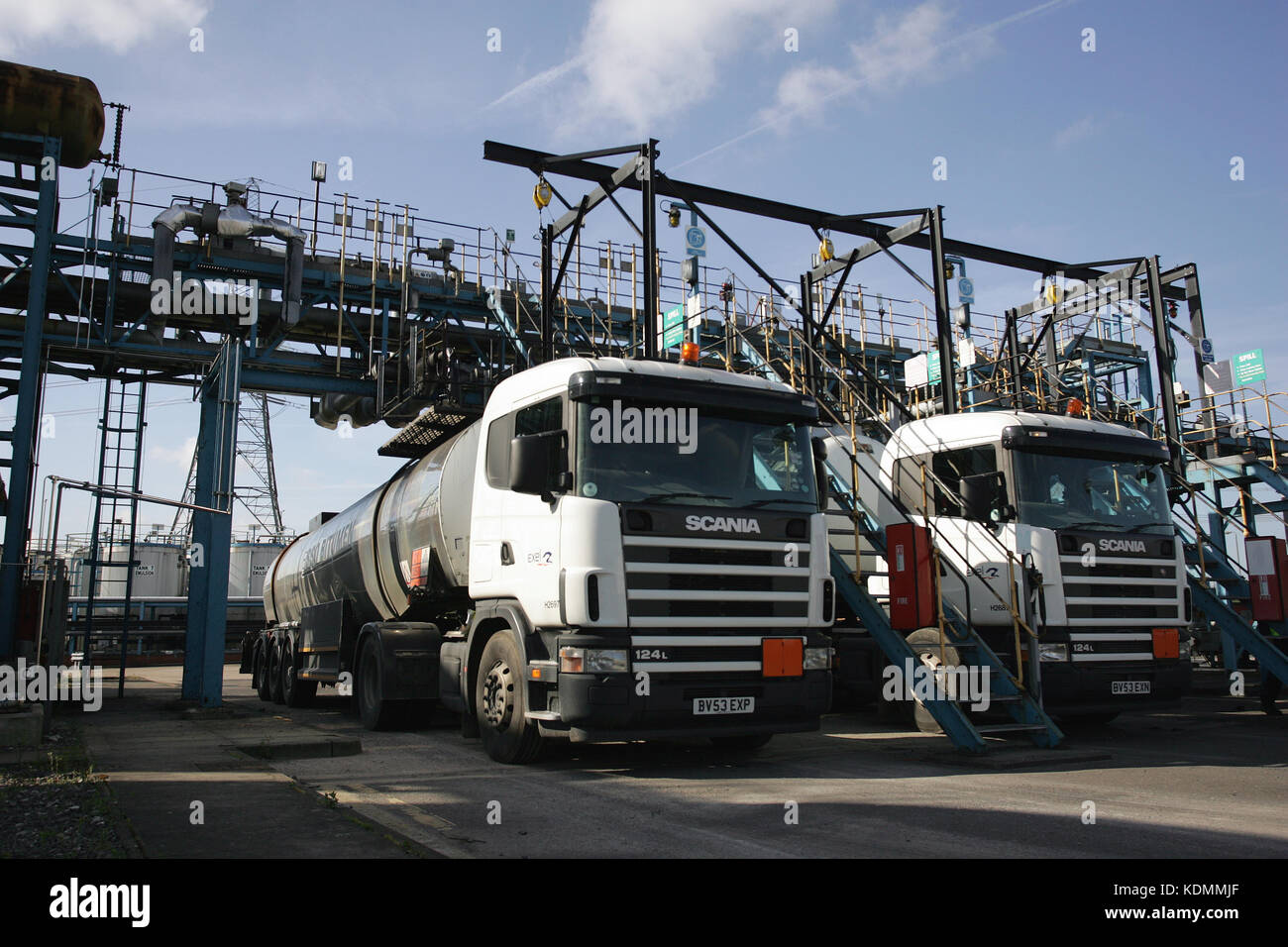 Esso fuel tanker hi-res stock photography and images - Alamy