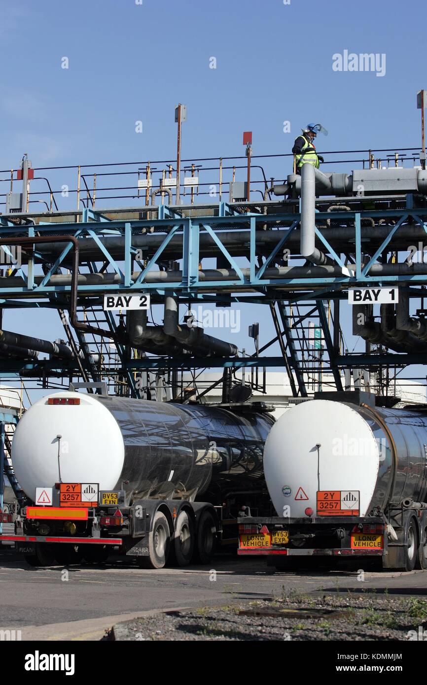 Bitumen tanker hi-res stock photography and images - Alamy