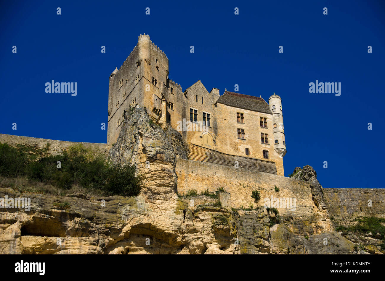 Beynac castle in the Dordogne in France Stock Photo - Alamy