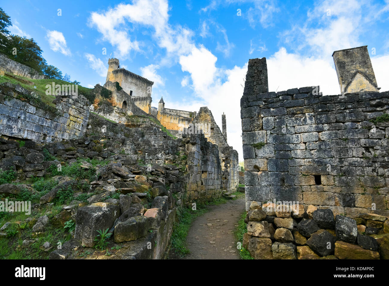 Picturesque castle ruin hi-res stock photography and images - Alamy