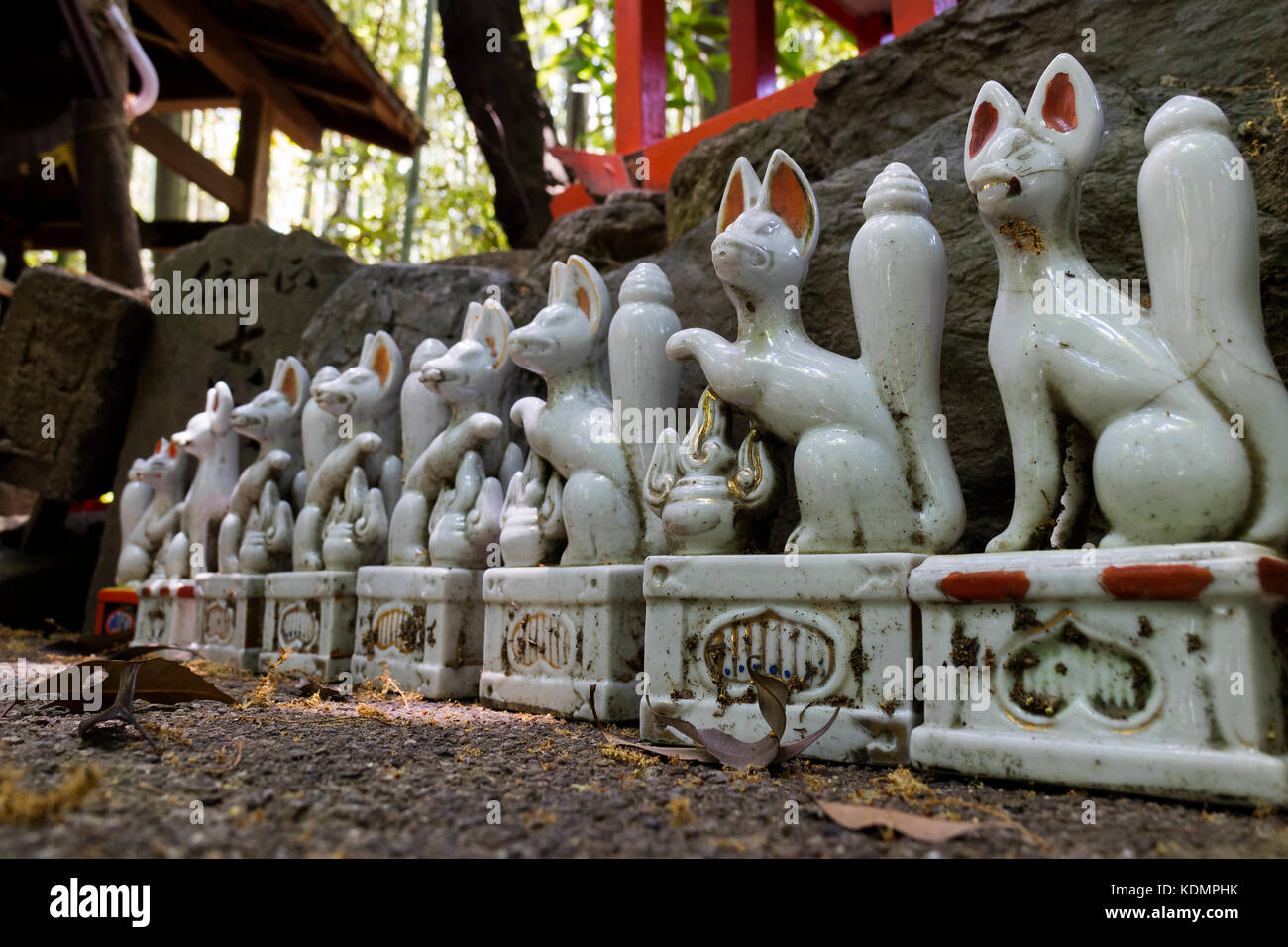 Kitsune shrine hi-res stock photography and images - Alamy