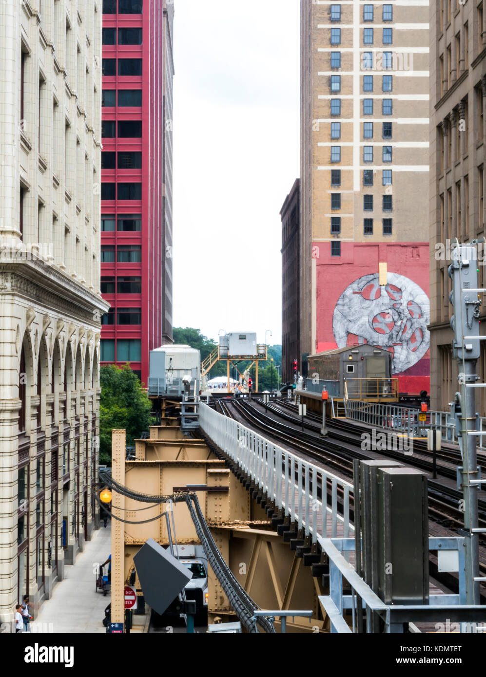 The Loop - elevated train line between buildings - Chicago, Illinois ...