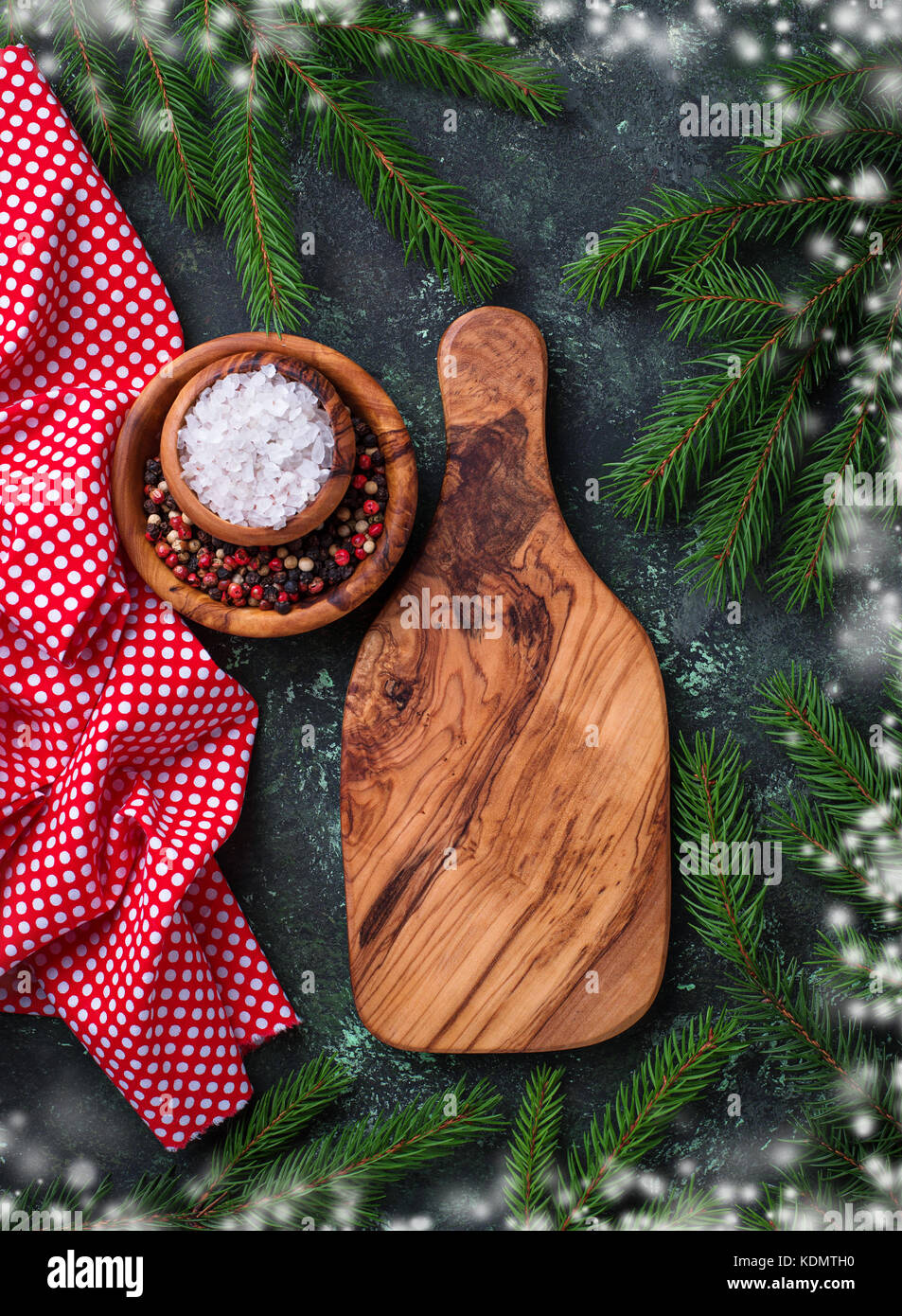 Christmas cooking background with cutting board and spices Stock Photo ...
