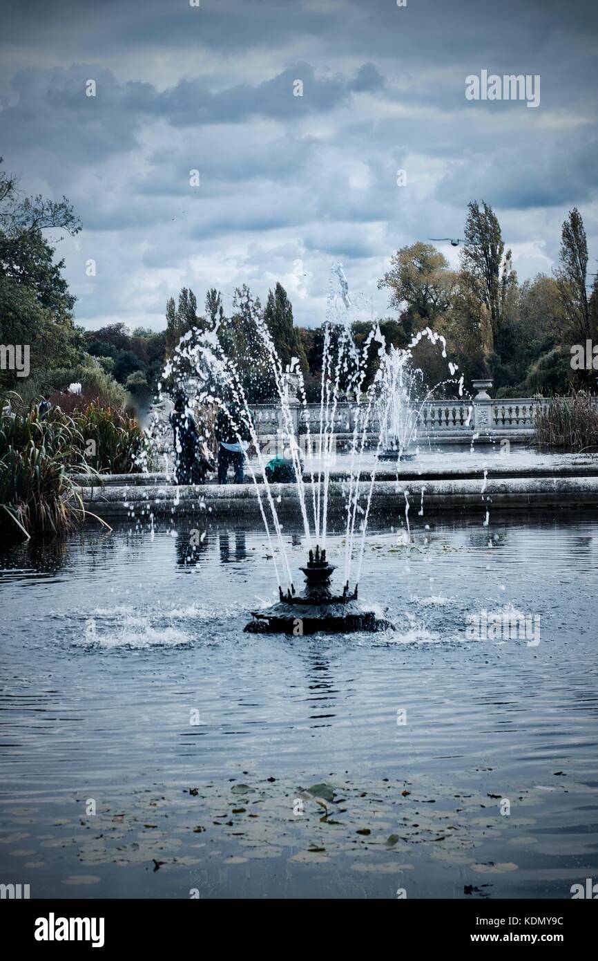 Water fountain in London Town centre. Blue sky and nature outdoor Stock ...