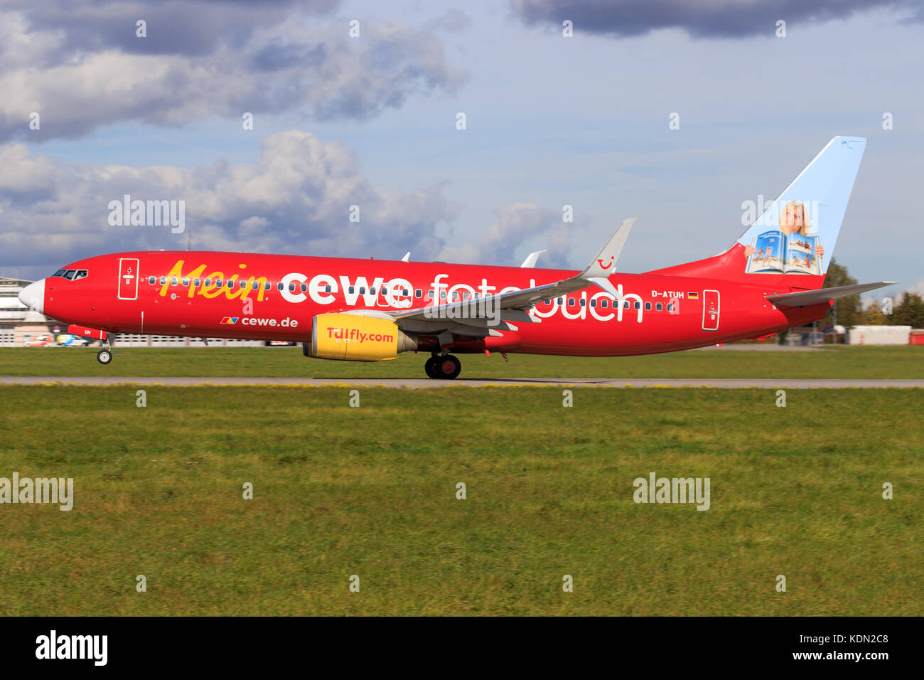 Tui livery hi-res stock photography and images - Alamy