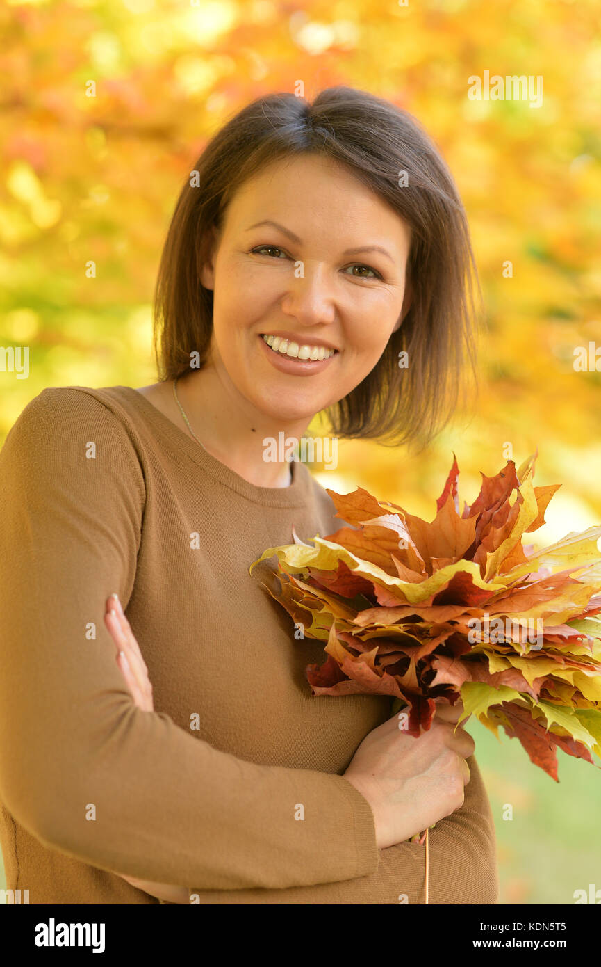 beautiful woman portrait posing outdoors in autumn with leaves Stock ...