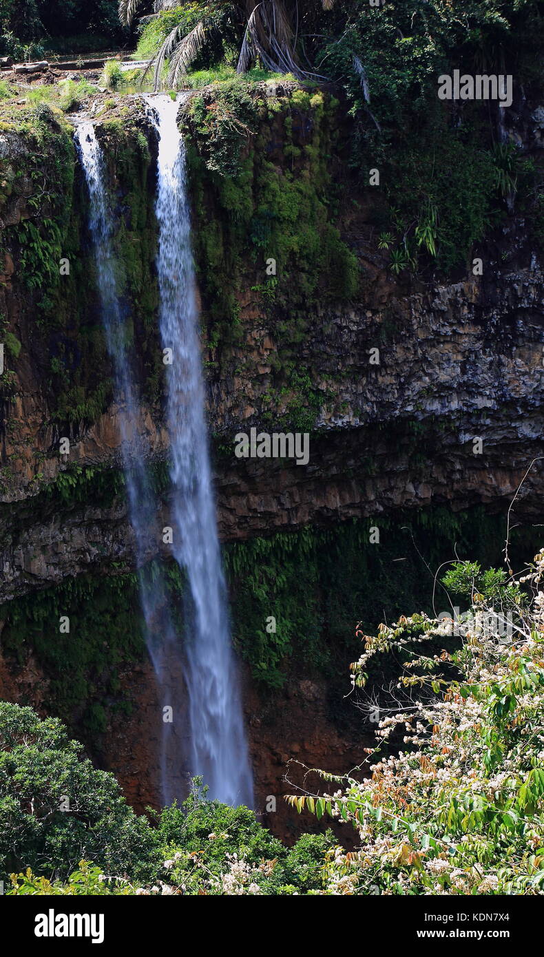 The Charmarel Waterfall is the highest waterfall on the Indian Ocean ...
