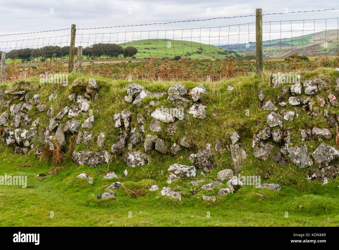 Stone faced earth bank hi-res stock photography and images - Alamy