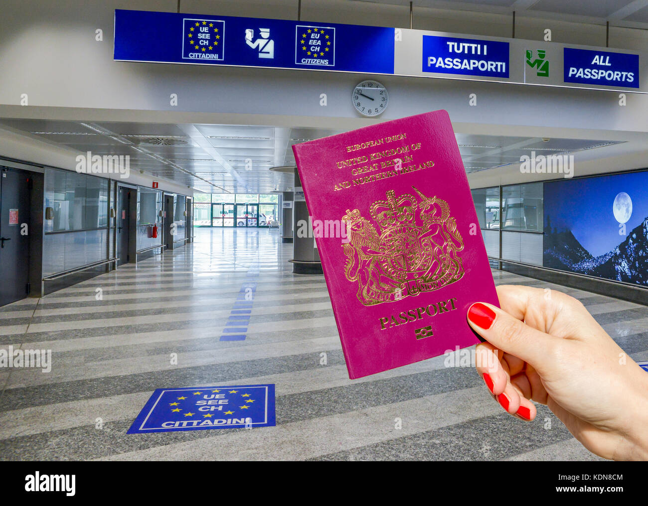 Passport Control Sign Airport Stock Photos & Passport Control Sign ...