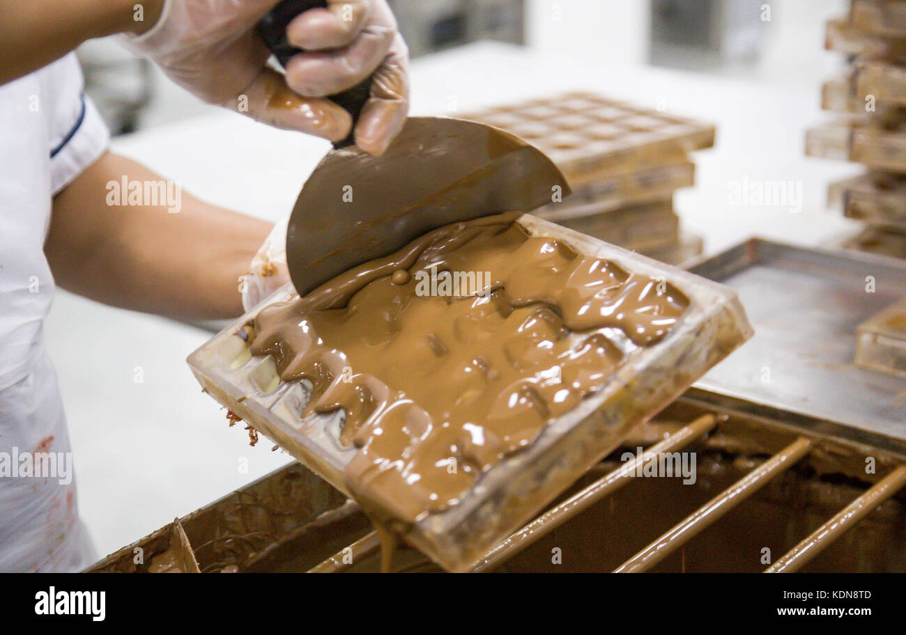 Making chocolate bars hi-res stock photography and images - Alamy