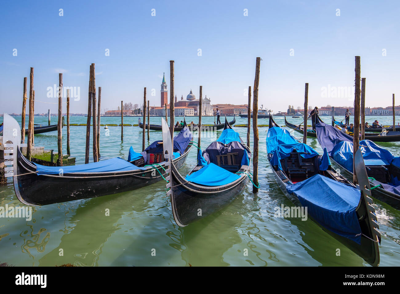 Gondola in grand canal hi-res stock photography and images - Alamy