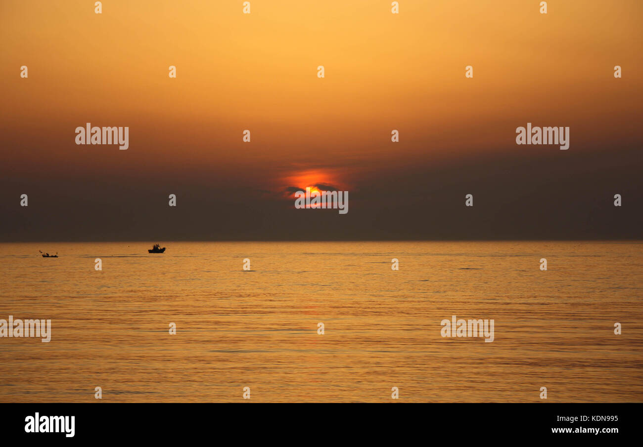 Wave goodbye boat hi-res stock photography and images - Alamy