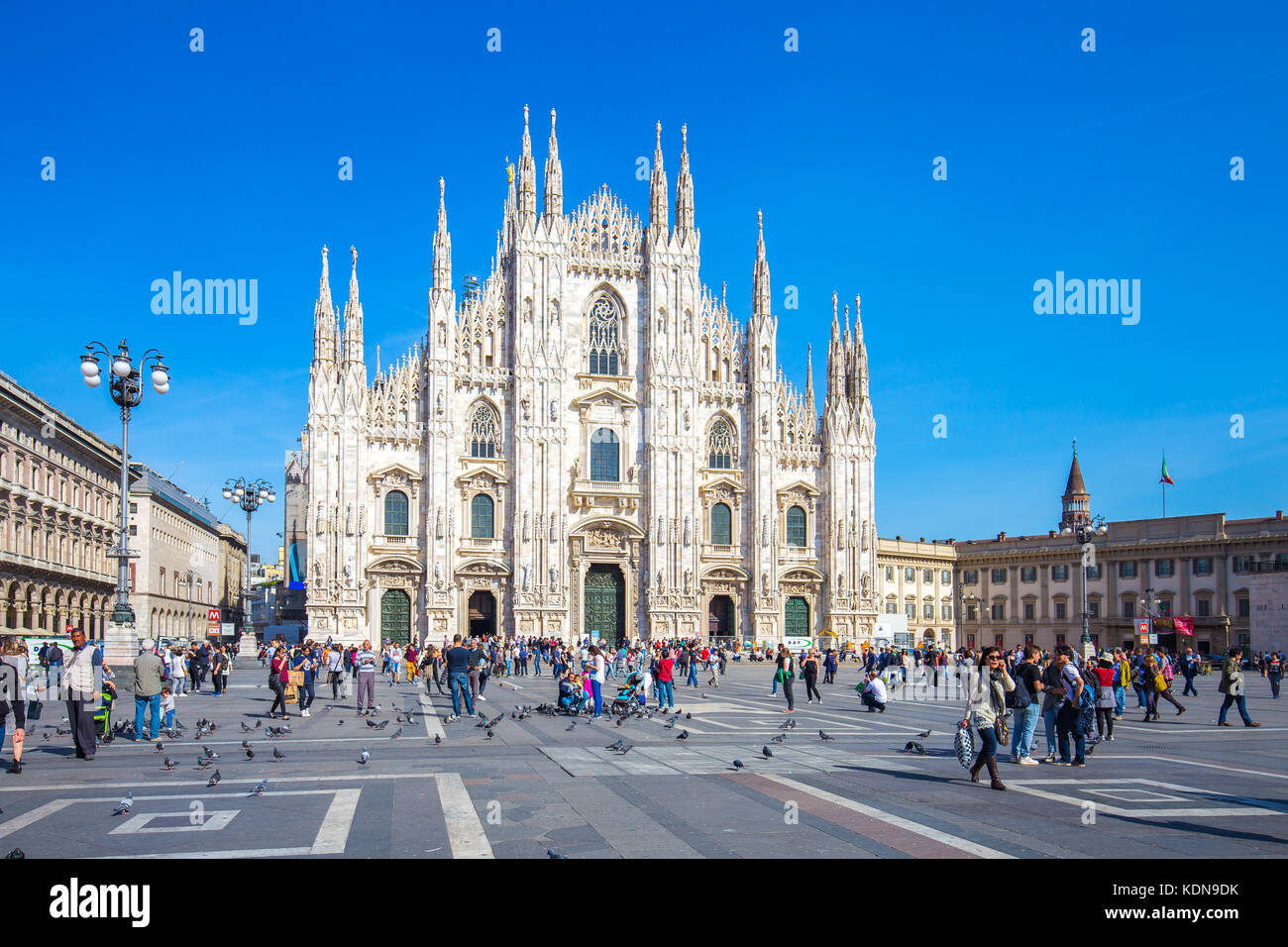 Duomo of milan hi-res stock photography and images - Alamy