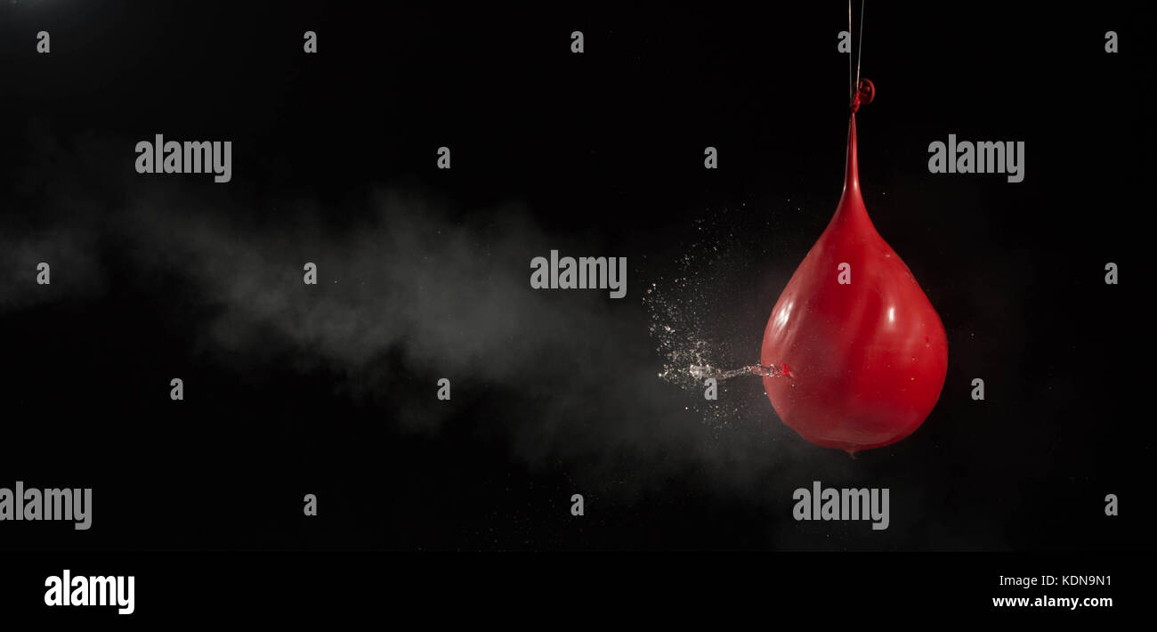 Exploding water balloon hi-res stock photography and images - Alamy