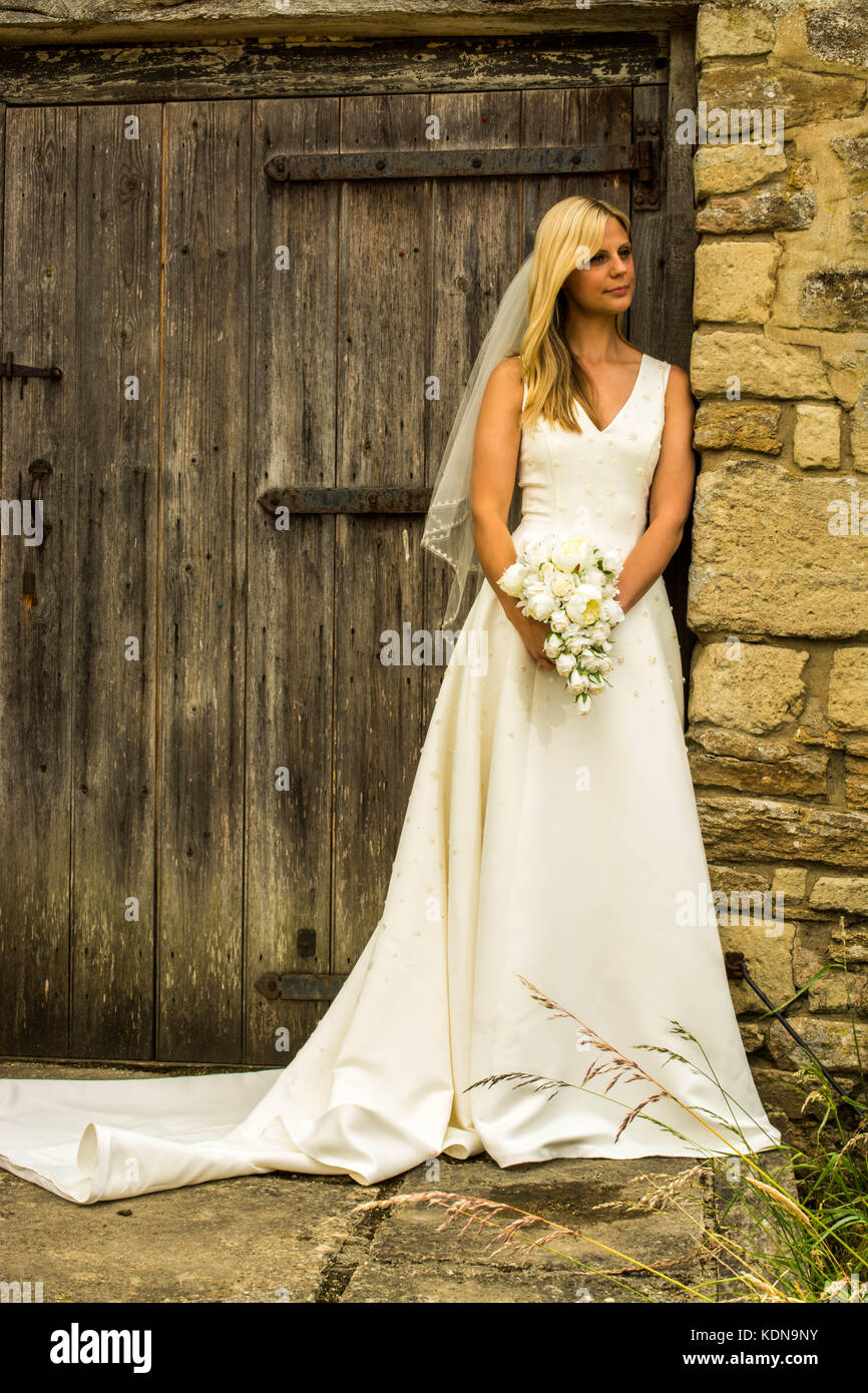 Bride in wedding dress Stock Photo - Alamy