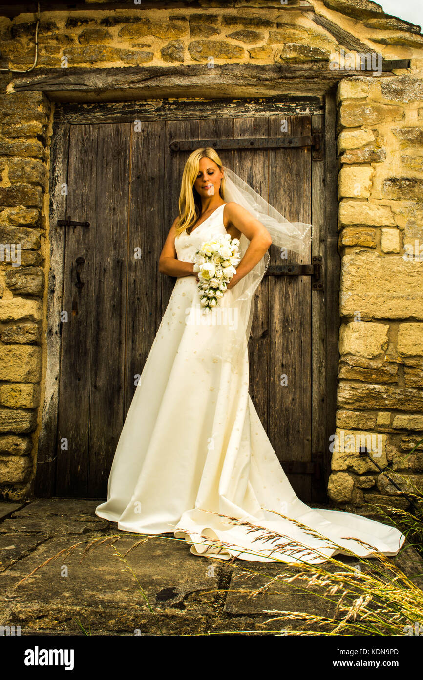Bride in wedding dress Stock Photo - Alamy