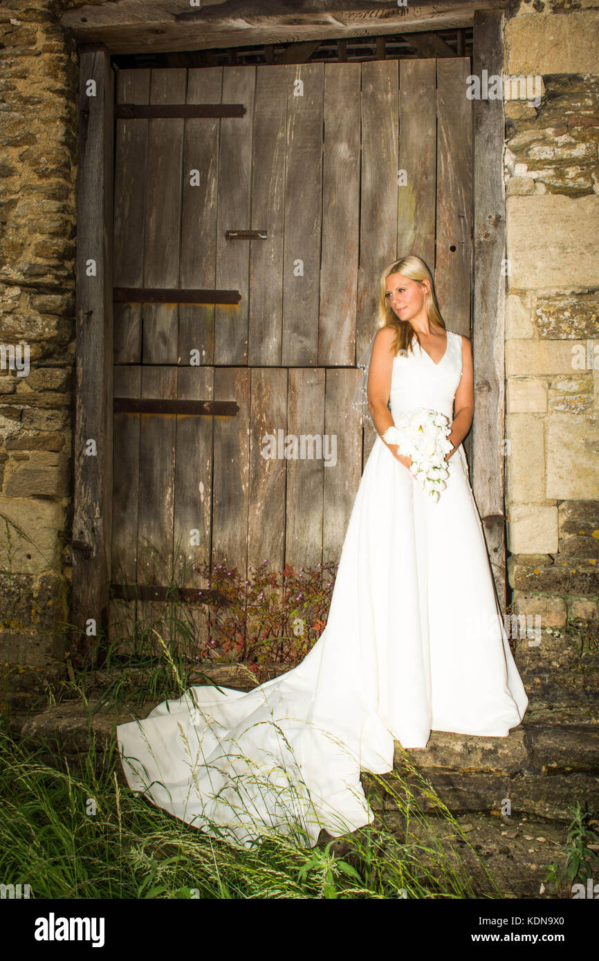 Bride in wedding dress Stock Photo - Alamy