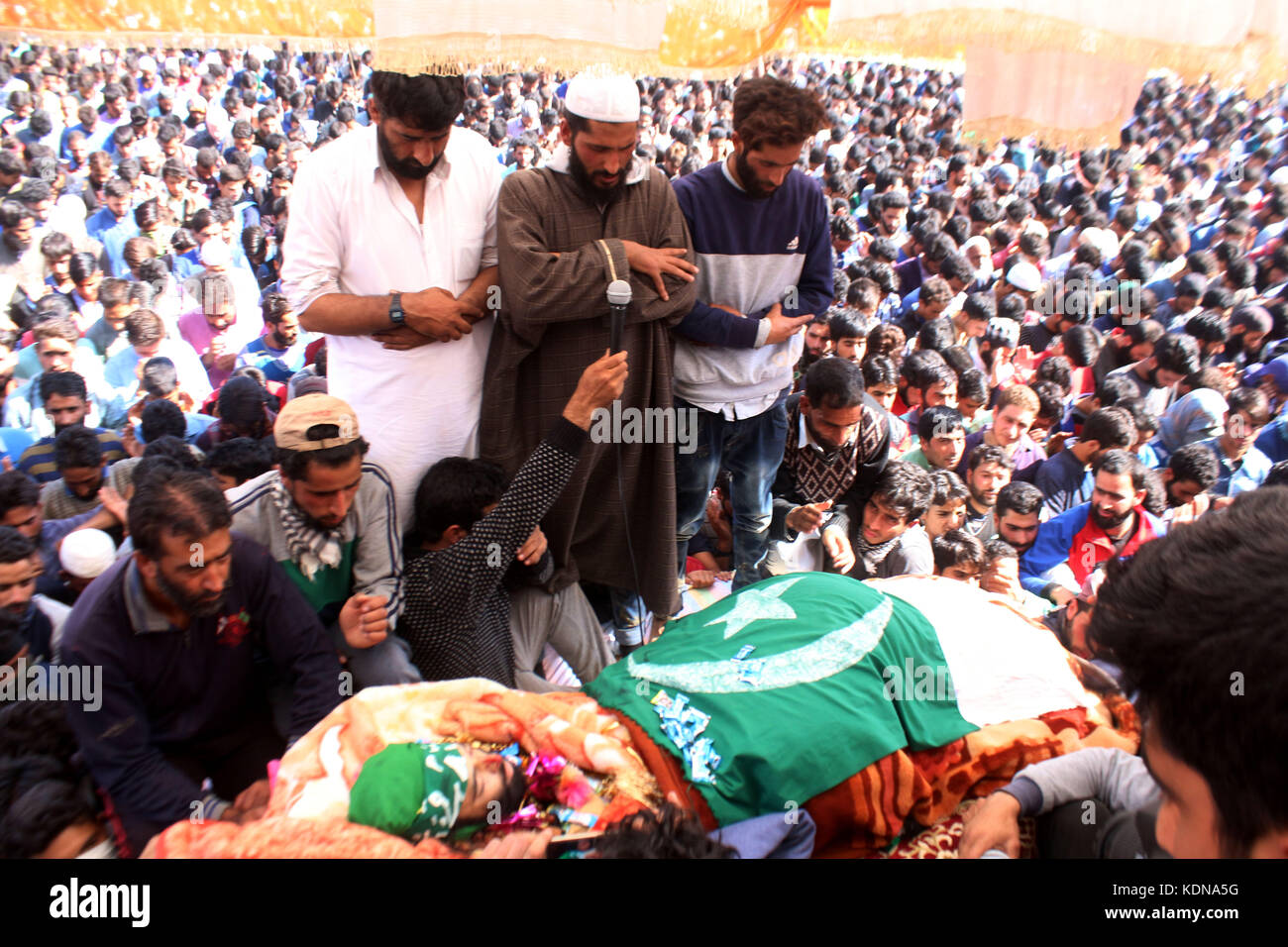 Shopian, India. 14th Oct, 2017. (EDITORS NOTE: Image depicts death ...
