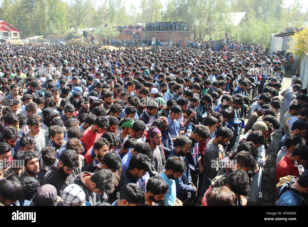 Shopian, India. 12th Oct, 2017. Thousands of people gathered for the ...