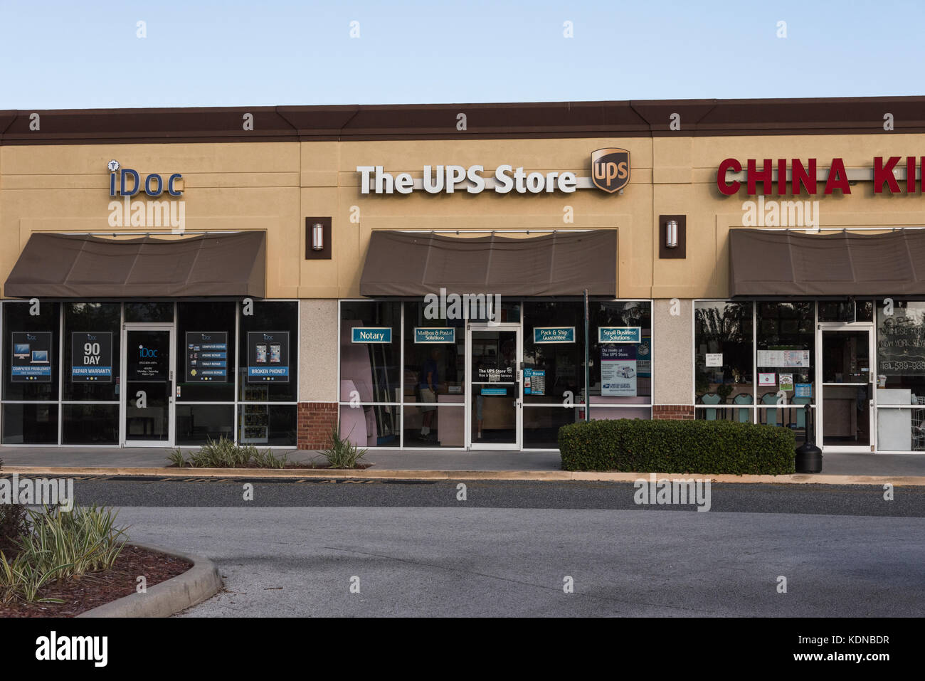 The ups store logo hi-res stock photography and images - Alamy