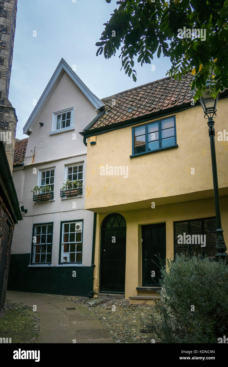 Ancient English buildings in Tombland Alley, Norwich, Norfolk, UK Stock ...