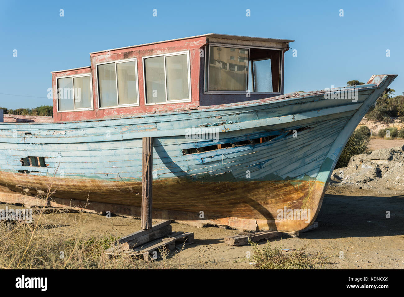 Abandoned fishing boat by the sea Stock Photo - Alamy