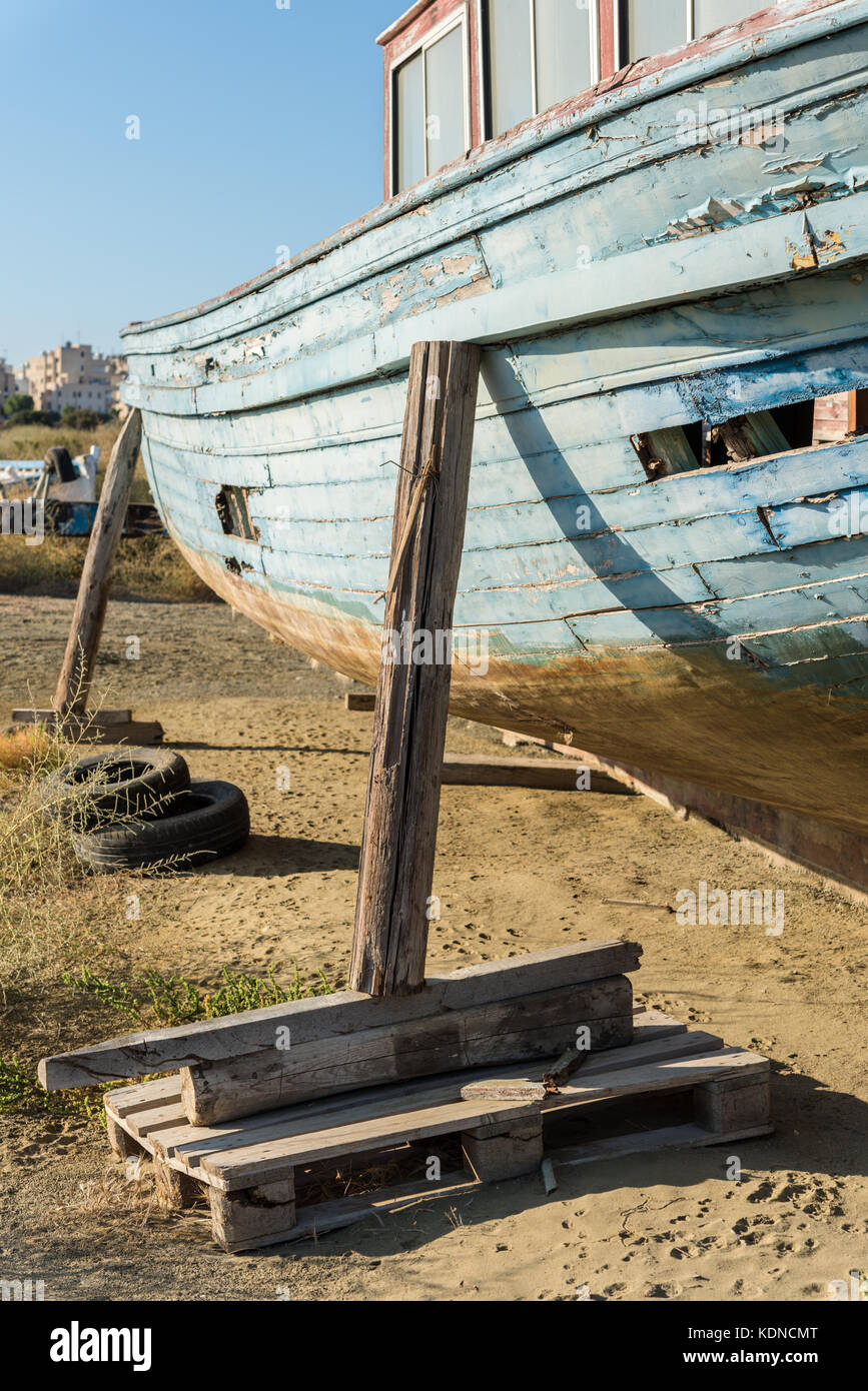 Abandoned fishing boat by the sea Stock Photo - Alamy